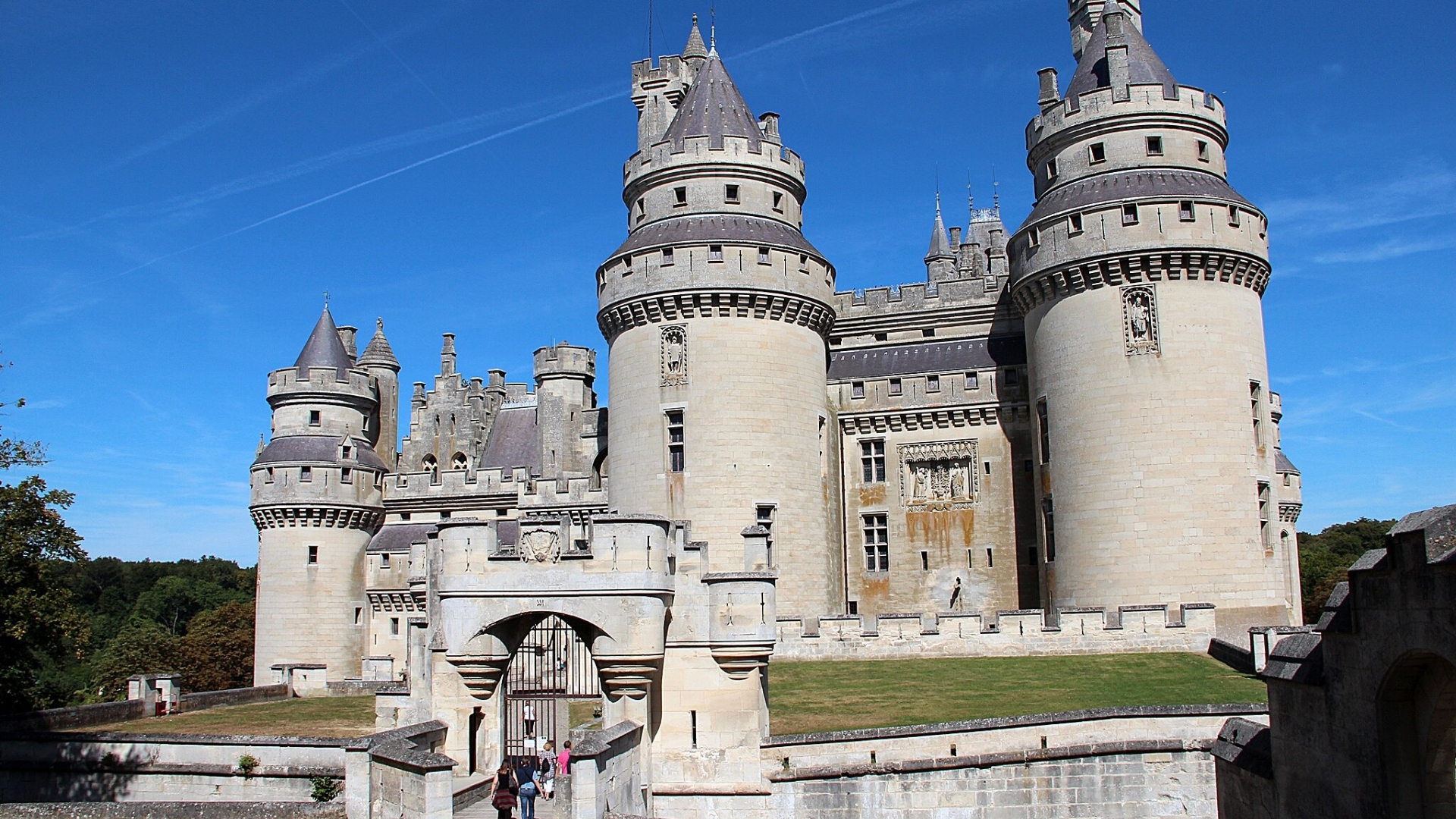 Château de Pierrefonds : le triomphe du vrai progrès – Tradition ...