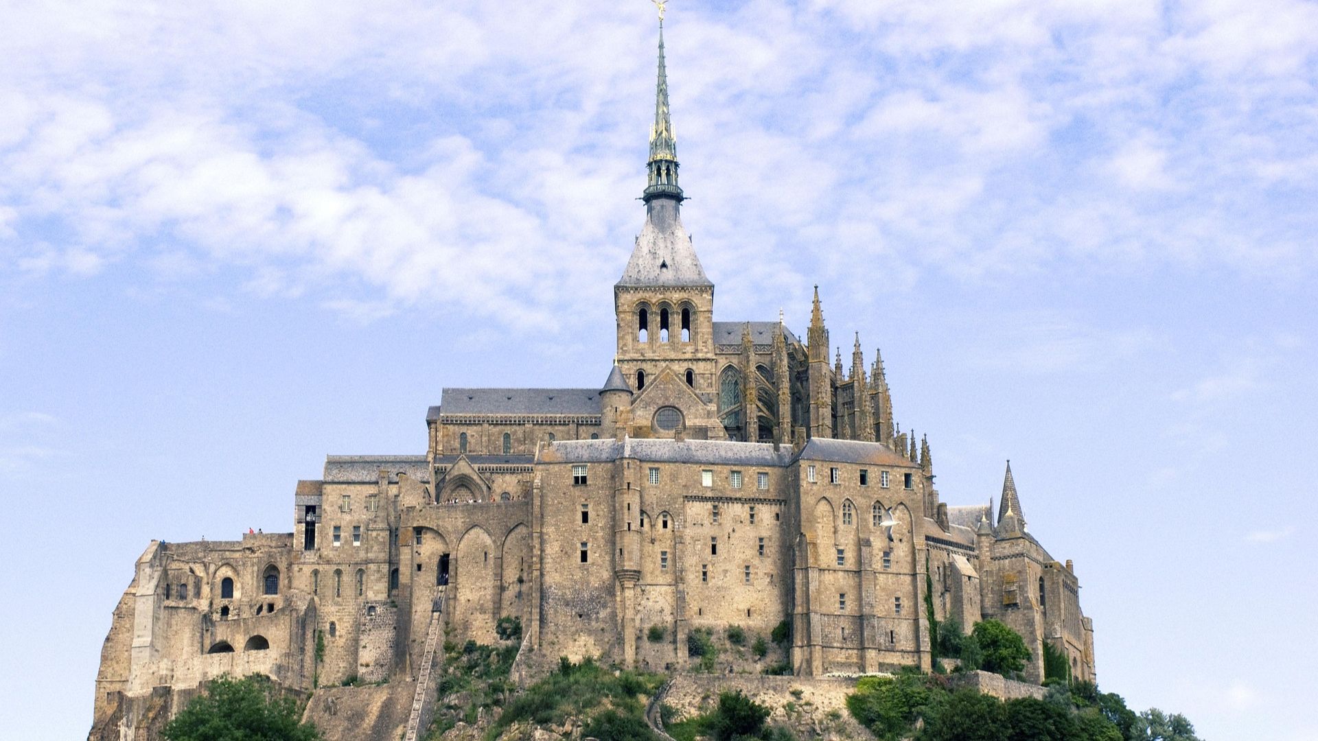 Les mille ans de l’abbaye du Mont-Saint-Michel – Tradition Famille ...